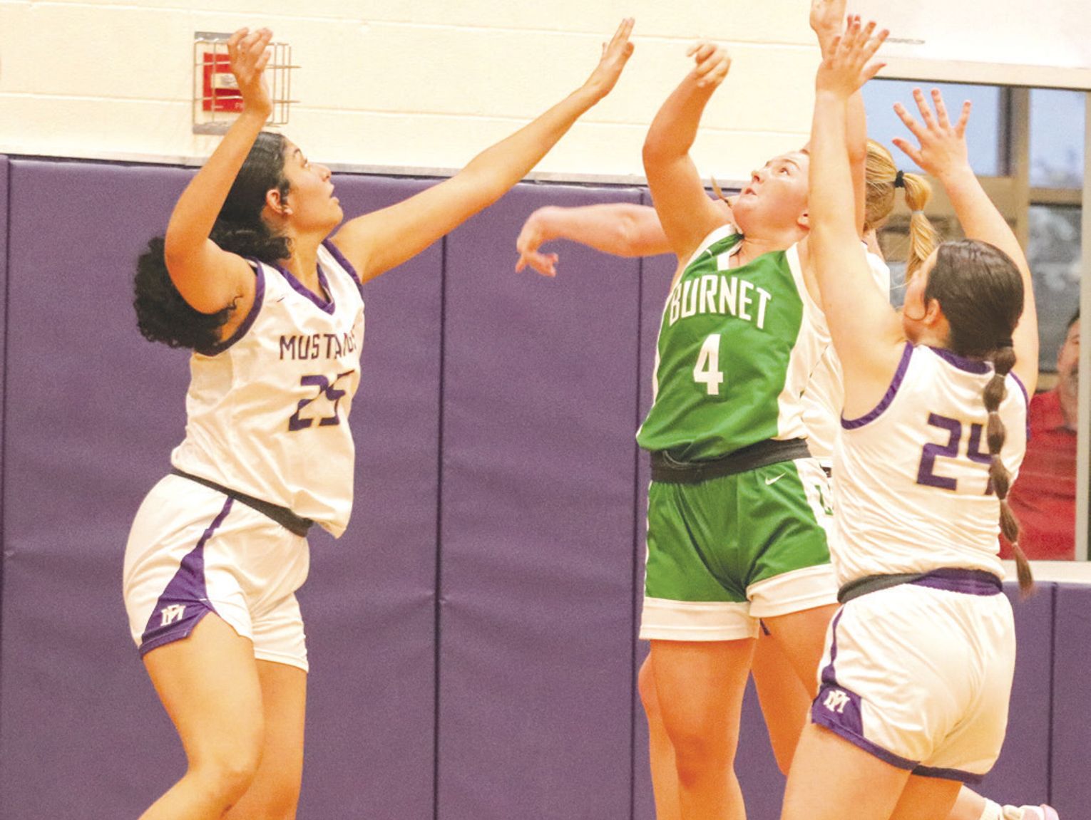 Lady Mustangs’ first quarter against the Lady Dawgs shows what they can do