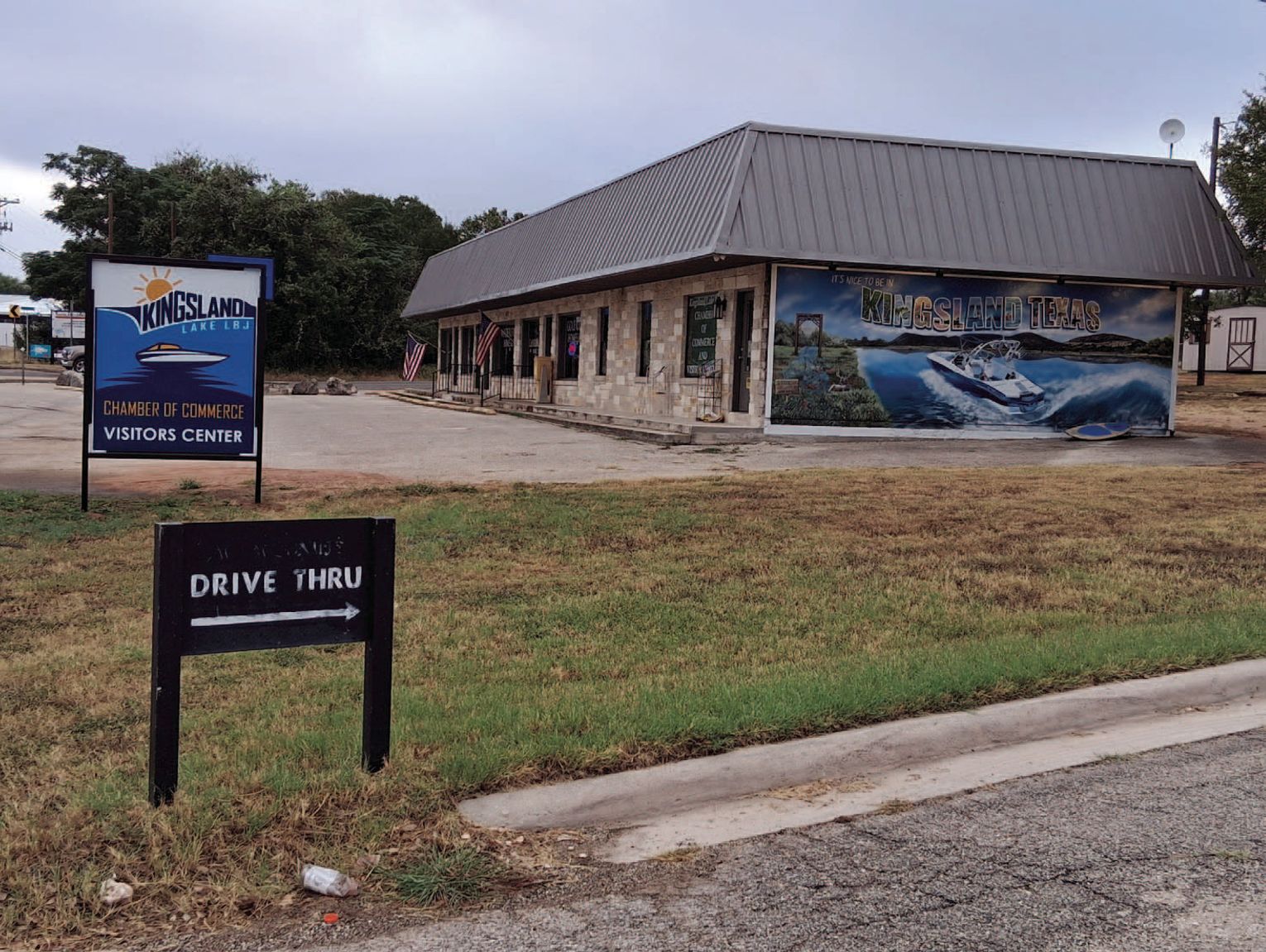 New chamber sign welcomes visitors to Kingsland