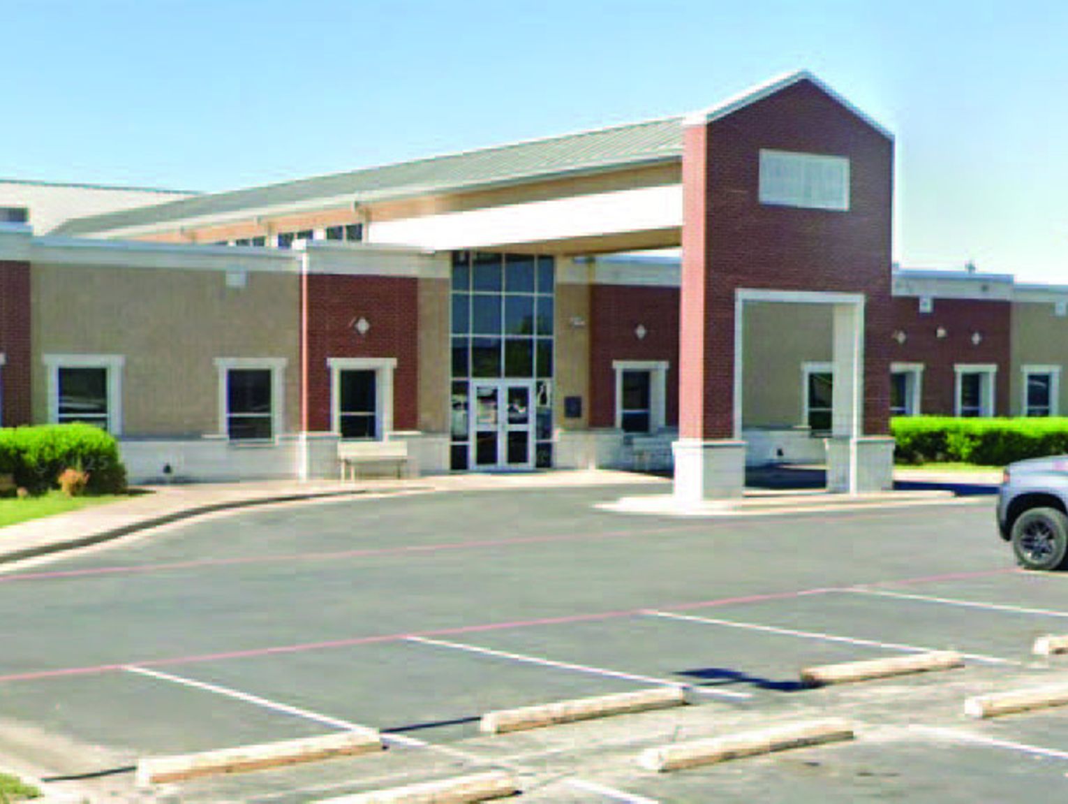 Wind temporarily baffles county workers