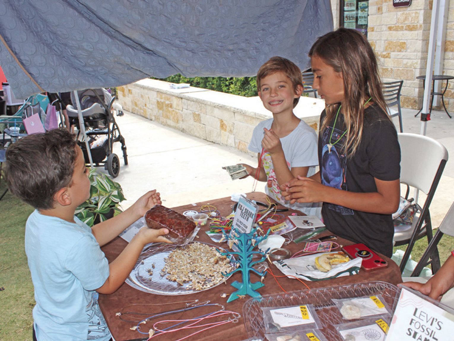 Youthful entrepreneurs shine at downtown market